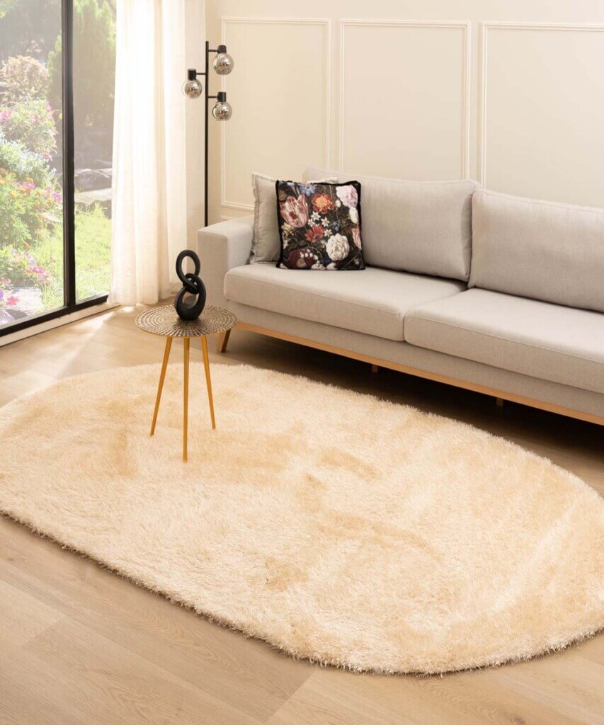 Ovaal hoogpolig vloerkleed velvet - Posh champagne | Tapeso